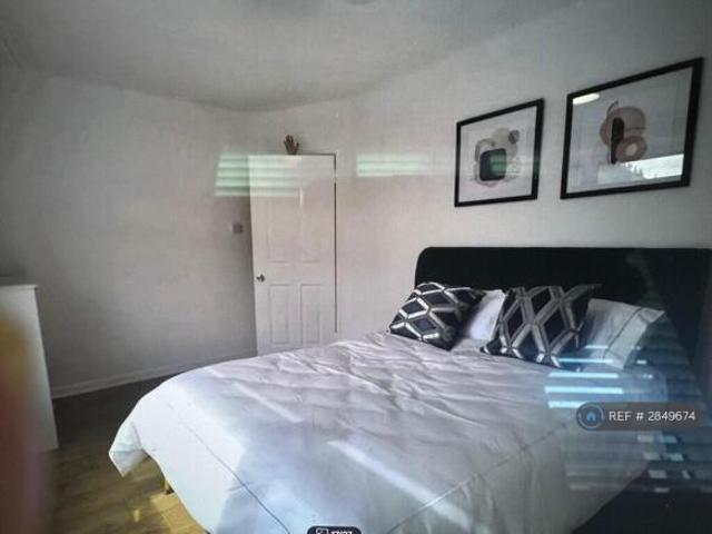 5 bedroom terraced house for rent in Olive Road, London, W5