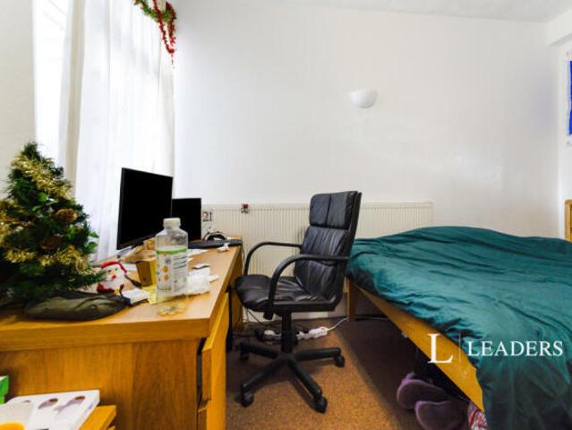 5 bedroom terraced house for rent in Orchard Road, Southsea, Hampshire, PO4