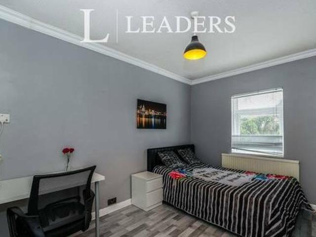 5 bedroom terraced house for rent in Orchard Road Southsea PO4