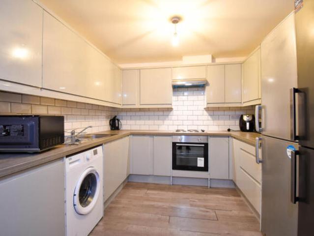 5 bedroom terraced house for rent in Lockesfield Place, Canary Wharf, London, E14