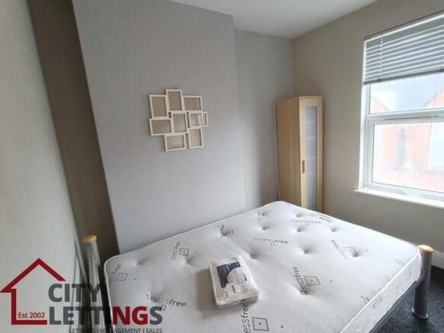 5 bedroom terraced house for rent in Lois Avenue, Lenton, NG7