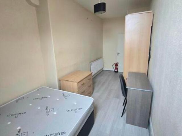 5 bedroom terraced house for rent in Laindon Road, Manchester, M14