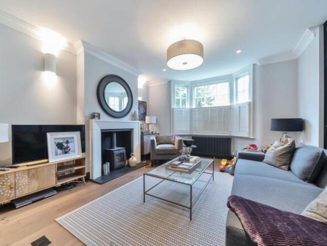 5 bedroom terraced house for rent in Littleton Street, London, SW18
