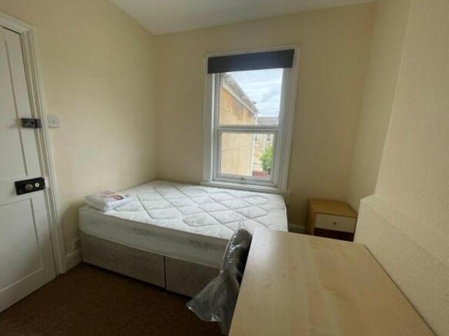 5 bedroom terraced house for rent in Livingstone Road, Bath, BA2