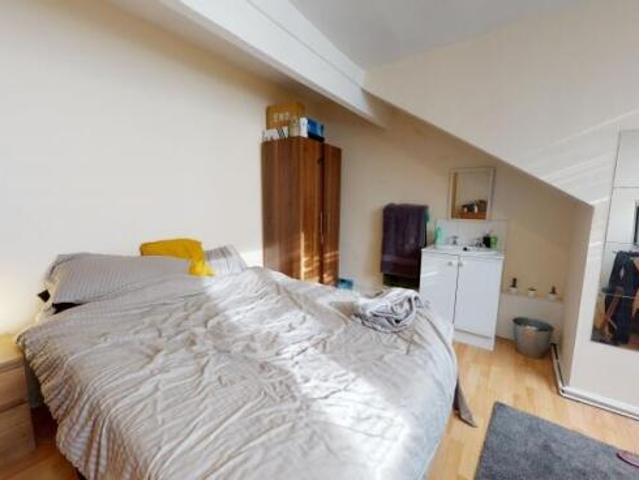 5 bedroom terraced house for rent in Lumley Avenue, Burley, Leeds, LS4