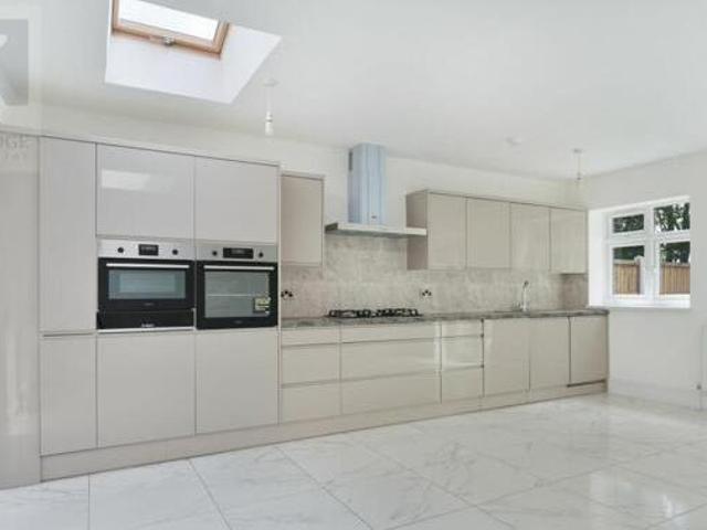 5 Bedroom Terraced House For Rent In Morden