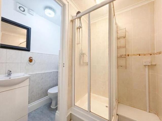 5 bedroom terraced house for rent in Mayfield Close, Uxbridge, UB10