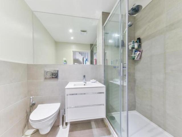 5 bedroom terraced house for rent in Merrow Street, Walworth, London, SE17