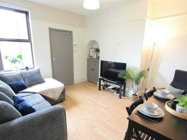 5 bedroom terraced house for rent in Mildmay Street Student House 23 24 LN1