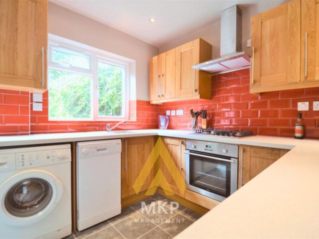 5 bedroom terraced house for rent in Milner Rd, Selly Oak. 10 20mins walk to University of Birmingham, B29