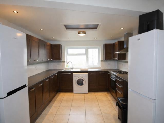 5 bedroom terraced house for rent in Miskin Street, Cathays, CF24