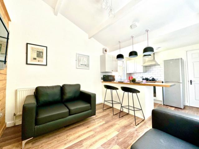 5 bedroom terraced house for rent in Norfolk Park Village, 200 Norfolk Park Road, Sheffield, South Yorkshire, S2