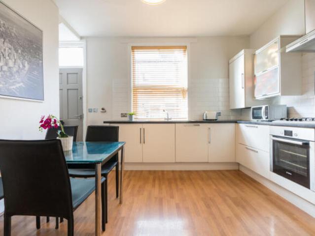 5 bedroom terraced house for rent in Norwood Place, Leeds, LS6