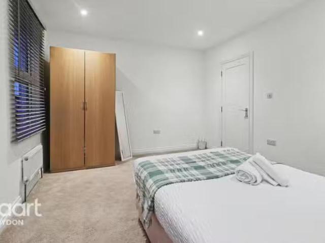 5 bedroom terraced house for rent in Northcote Road, CROYDON.