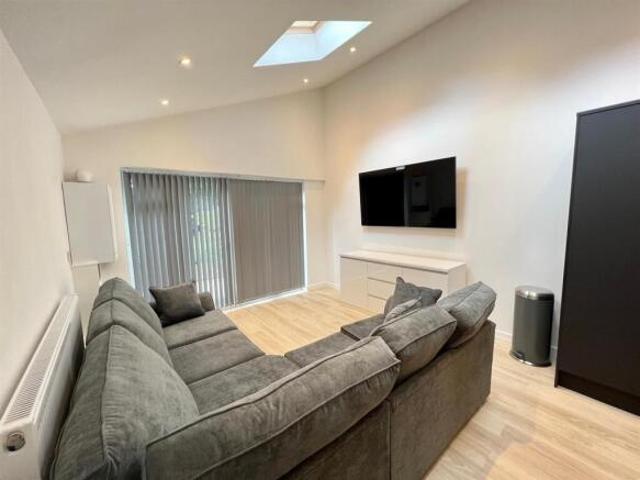 5 bedroom terraced house for rent in Northfield Road, Coventry, CV1