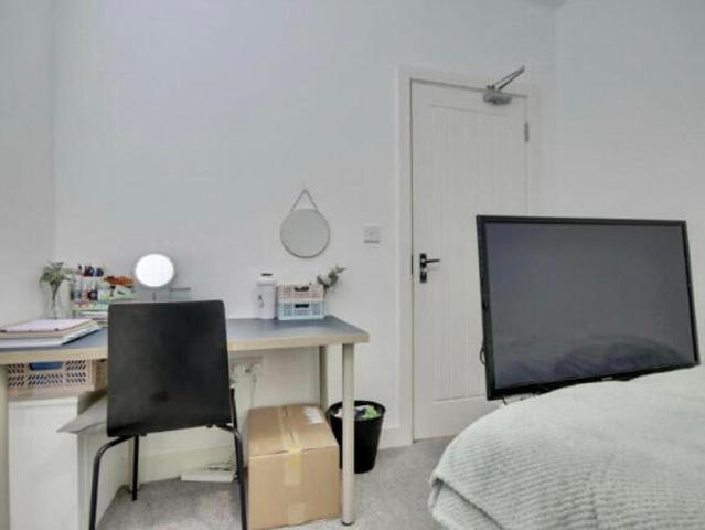 5 bedroom terraced house for rent in Newcome Road, Southsea, Hampshire, PO1
