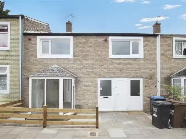 5 bedroom terraced house for rent in Scholars Walk, Hatfield.