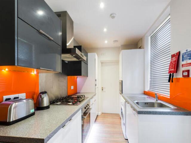 5 bedroom terraced house for rent in Seaford Street, Stoke, ST4
