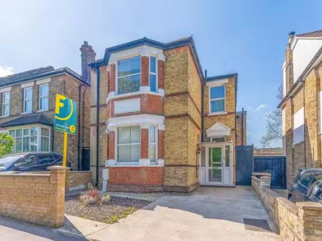 5 bedroom terraced house for rent in Seldon Road, South Croydo.
