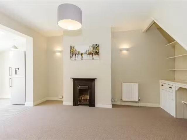 5 bedroom terraced house for rent in Springfield Avenue, Horfi.