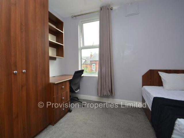 5 bedroom terraced house for rent in St Anns Mount, Burley, Leeds, LS4