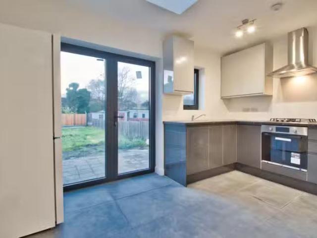 5 bedroom terraced house for rent in St. Pauls Avenue, Harrow.