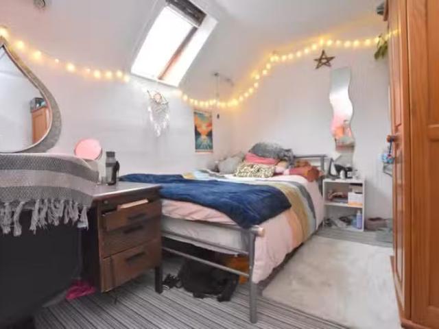 5 bedroom terraced house for rent in St Pauls Road, Top Floor.