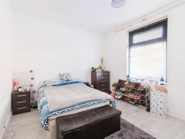 5 bedroom terraced house for rent in Station Road, London, E7