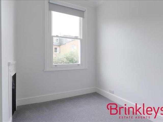 5 bedroom terraced house for rent in Strathmore Road, London, SW19