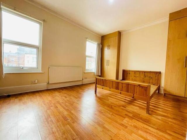 5 bedroom terraced house for rent in Strode Road, Willesden, NW10
