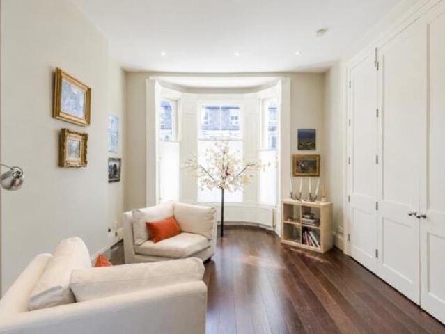 5 bedroom terraced house for rent in Powis Gardens London W11