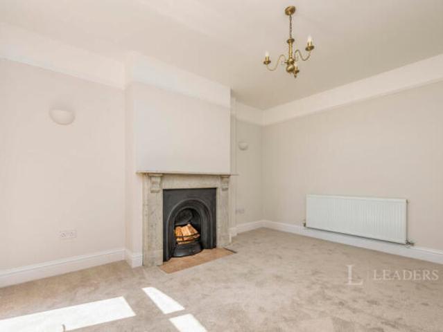 5 bedroom terraced house for rent in Park Avenue, WR3