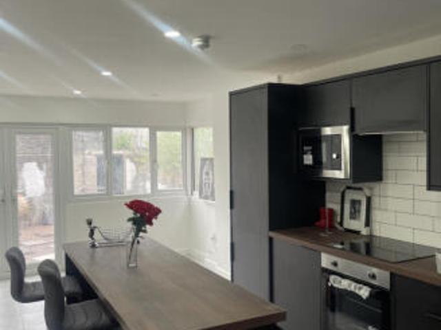 5 bedroom terraced house for rent in Penhevad Street, CF11