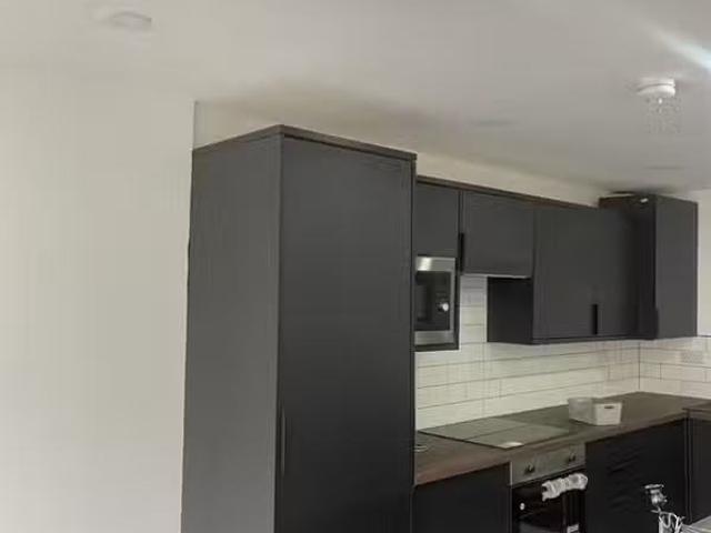 5 bedroom terraced house for rent in Penhevad Street, Grangeto.