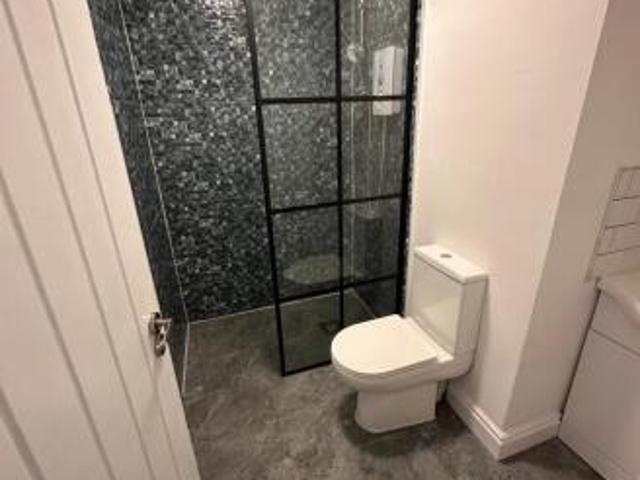 5 bedroom terraced house for rent in Penhevad Street, Grangetown, Cardiff, CF11