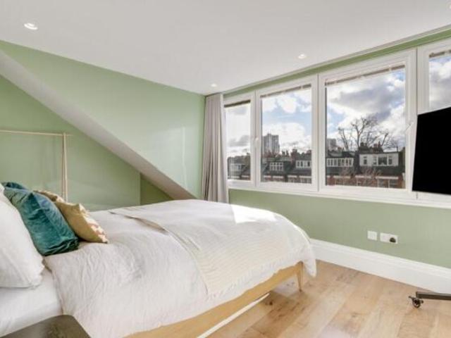 5 bedroom terraced house for rent in Primrose Gardens, Belsize Park, NW3