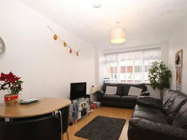 5 bedroom terraced house for rent in Queens Drive Guildford Surrey GU2