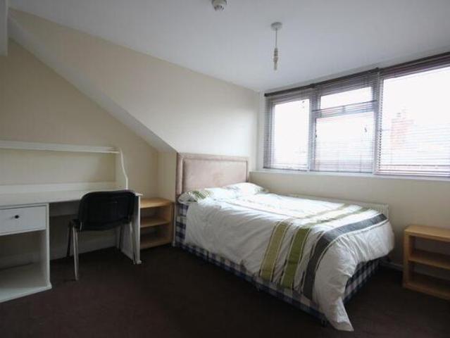 5 bedroom terraced house for rent in Royal Park Avenue, Hyde Park, Leeds, West Yorkshire, LS6