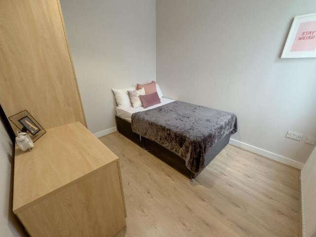 5 bedroom terraced house for rent in Romer Road, L6 6DH, L6