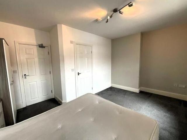 5 bedroom terraced house for rent in Room 5, Mansfield Road, Doncaster, DN4