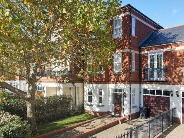 5 Bedroom Terraced House For Rent In Repton Park, Essex
