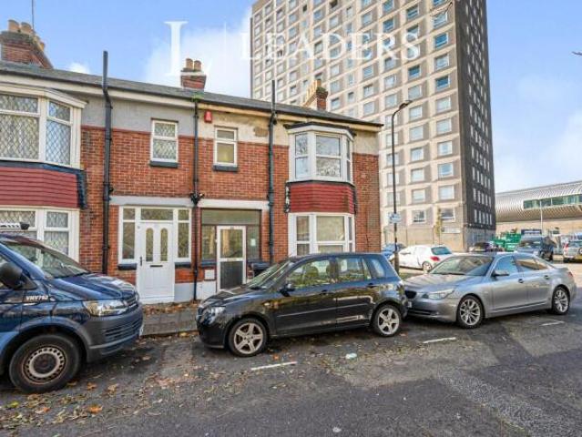 5 bedroom terraced house for rent in Rivers Street, PO5