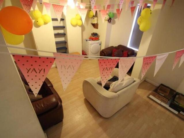 5 bedroom terraced house for rent in Ridgeway Terrace, Woodhouse, Leeds, West Yorkshire, LS6