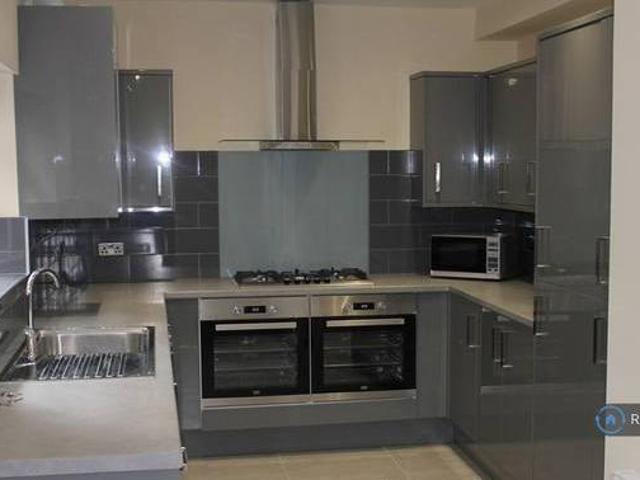 5 bedroom terraced house for rent in Ruskin Avenue Manchester M14