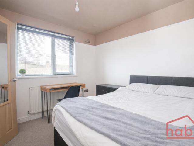 5 bedroom terraced house for rent in Wakefield Road, Norwich, NR5