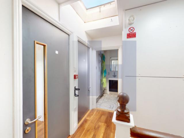 5 bedroom terraced house for rent in Waldegrave Road, London, W5