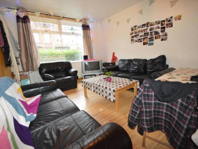 5 bedroom terraced house for rent in Walmsley Road, Hyde Park, Leeds, LS6