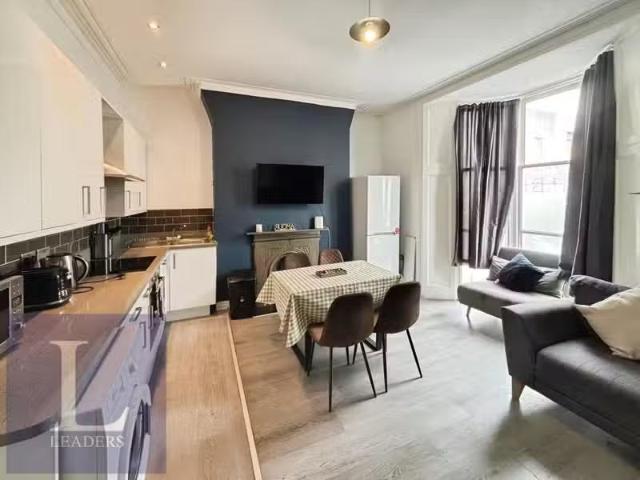 5 bedroom terraced house for rent in Western Road, BN3
