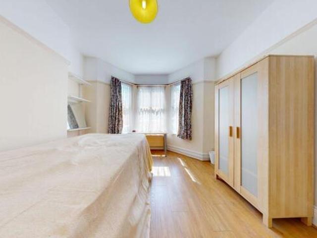 5 bedroom terraced house for rent in Whitchurch Road, Cardiff, CF14