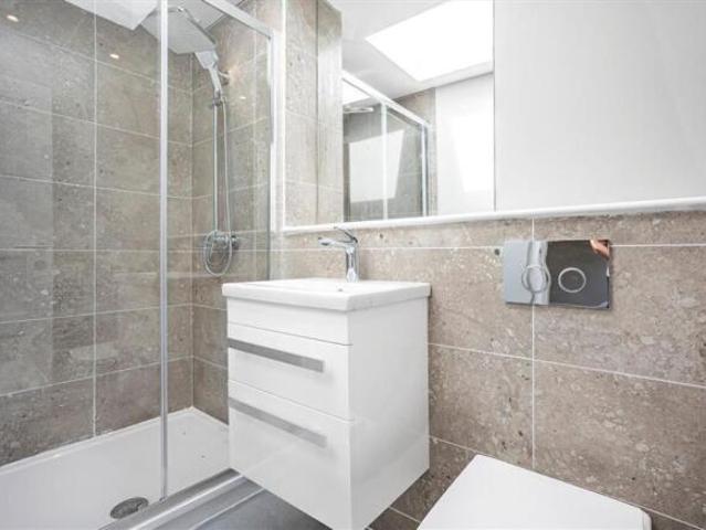 5 bedroom terraced house for rent in White Hart Lane, SW13